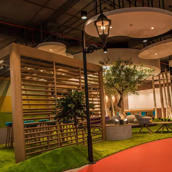 FLOKK: CONNECTION Fallstudie: Institute of Applied Technology (IAT) UAE ...